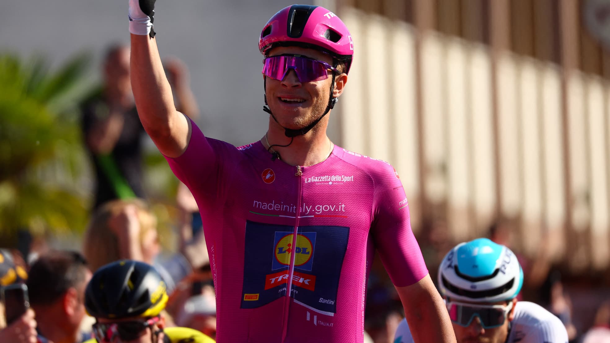 Giro 2024 (13e étape): insatiable Jonathan Milan, l'Italien remporte sa ...