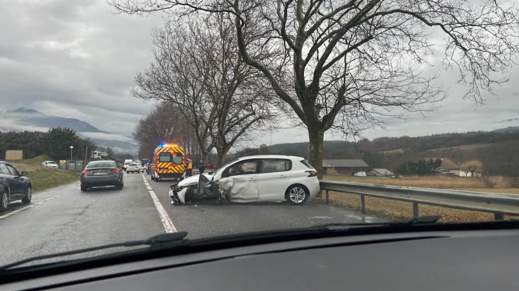 Gap: deux automobilistes blessés après un choc frontal sur la RN 94