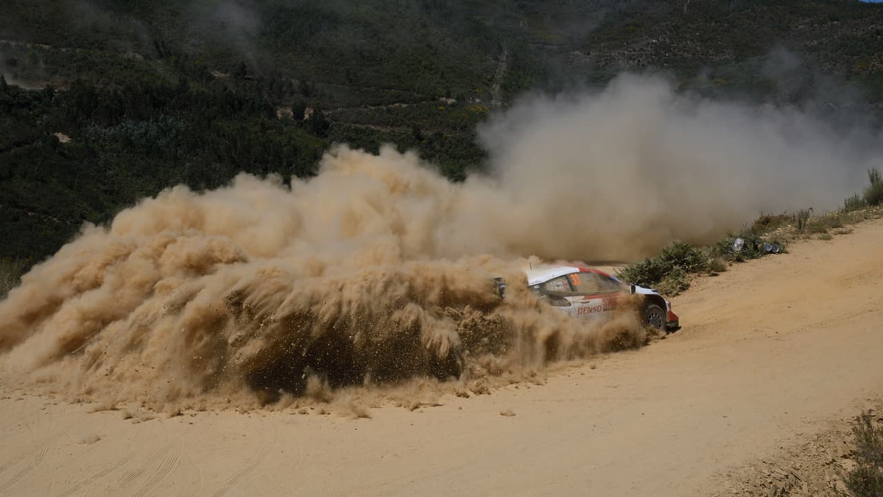 WRC: les images impressionnantes du crash d'Evans au Portugal