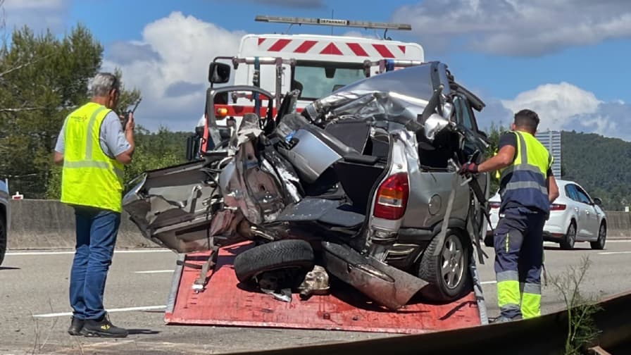 A8: une femme et quatre enfants en urgence absolue après une collision avec un poids lourd, la ...