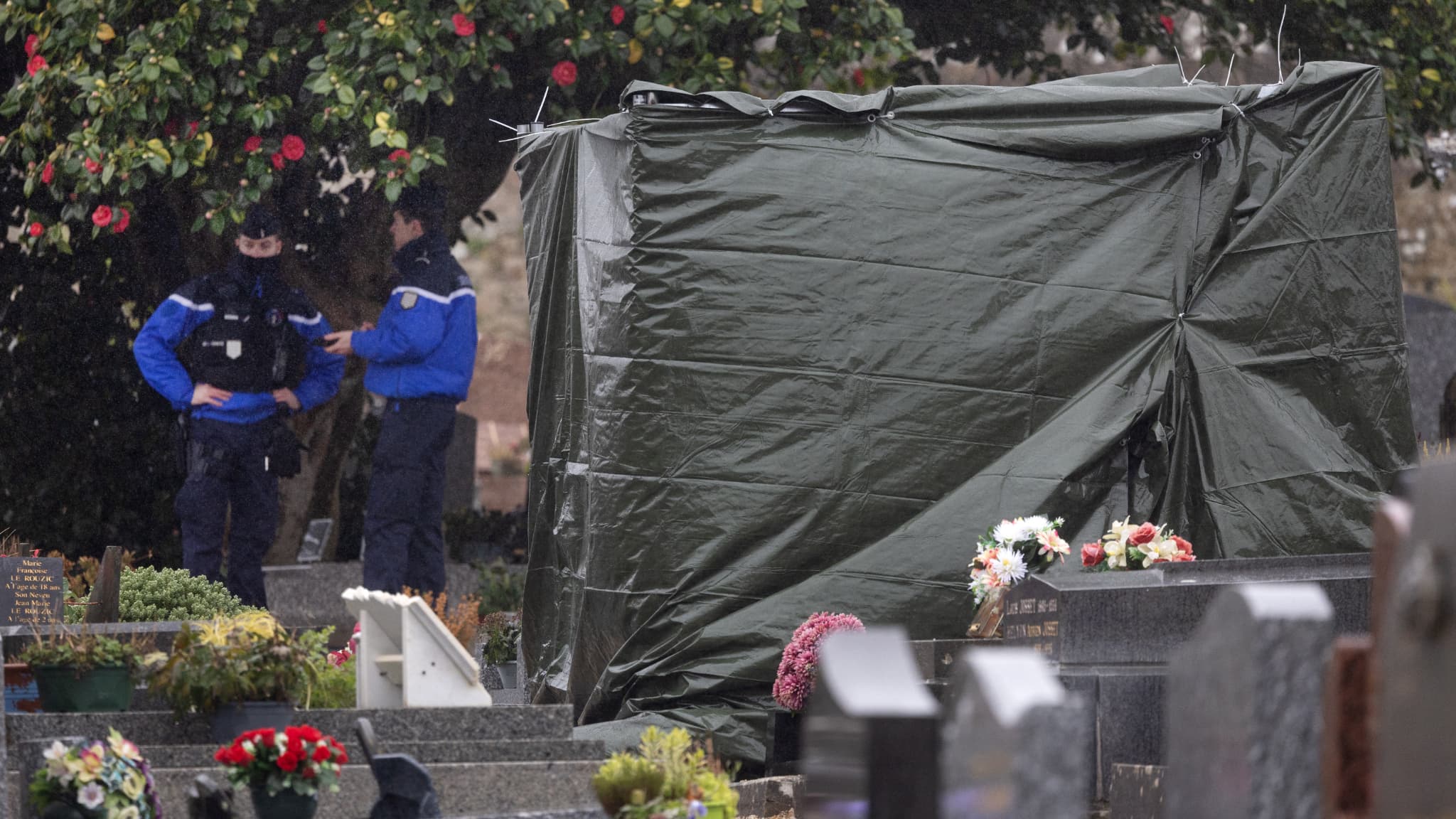 Jean-Marie Le Pen: la tombe du co-fondateur du FN dégradée à La Trinité-sur-Mer