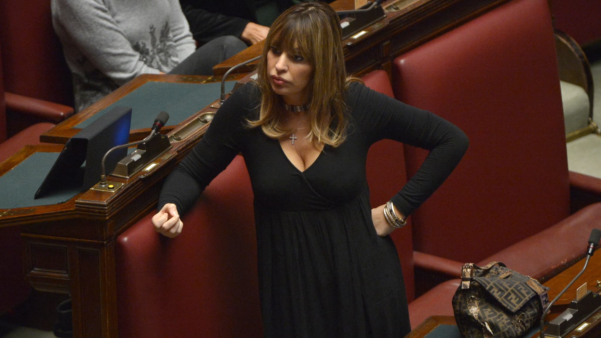 "Je suis choquée": Alessandra Mussolini, petite-fille du dictateur, dit ...