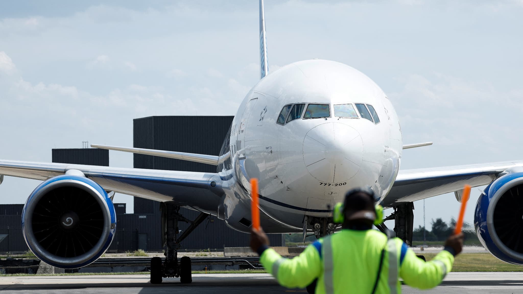 Roissy-Charles de Gaulle: un pilote d'avion américain contrôlé en état ...