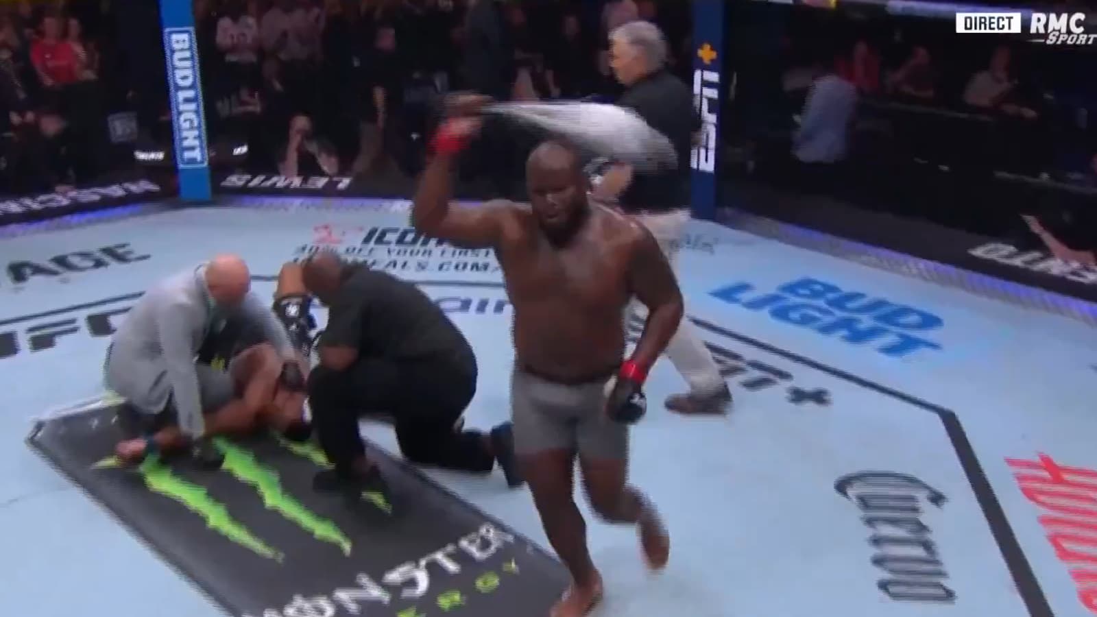 UFC: 15e KO et célébration fesses à l'air… Derrick Lewis a encore fait ...