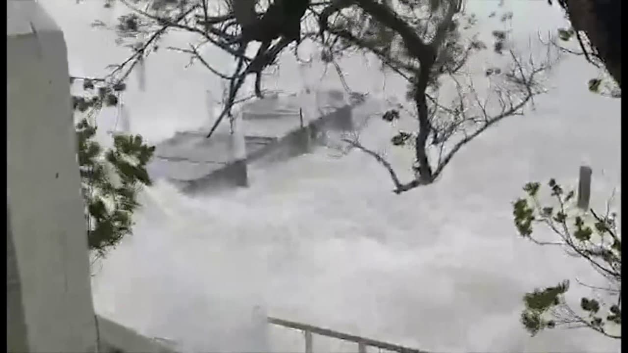 Ouragan Dorian: les images des premières fortes vagues aux Bahamas