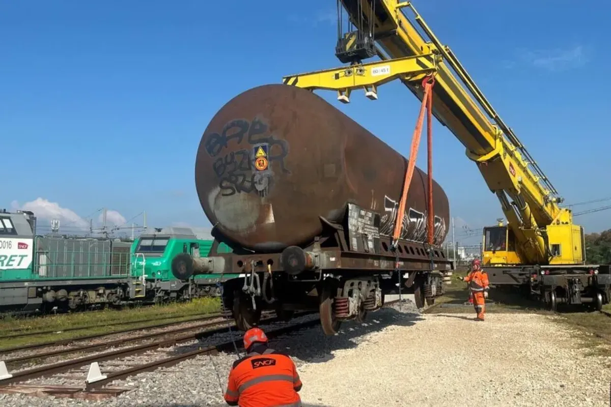 Longue de 14 mètres, elle peut porter jusqu'à 150 tonnes: la grue Kirow ...