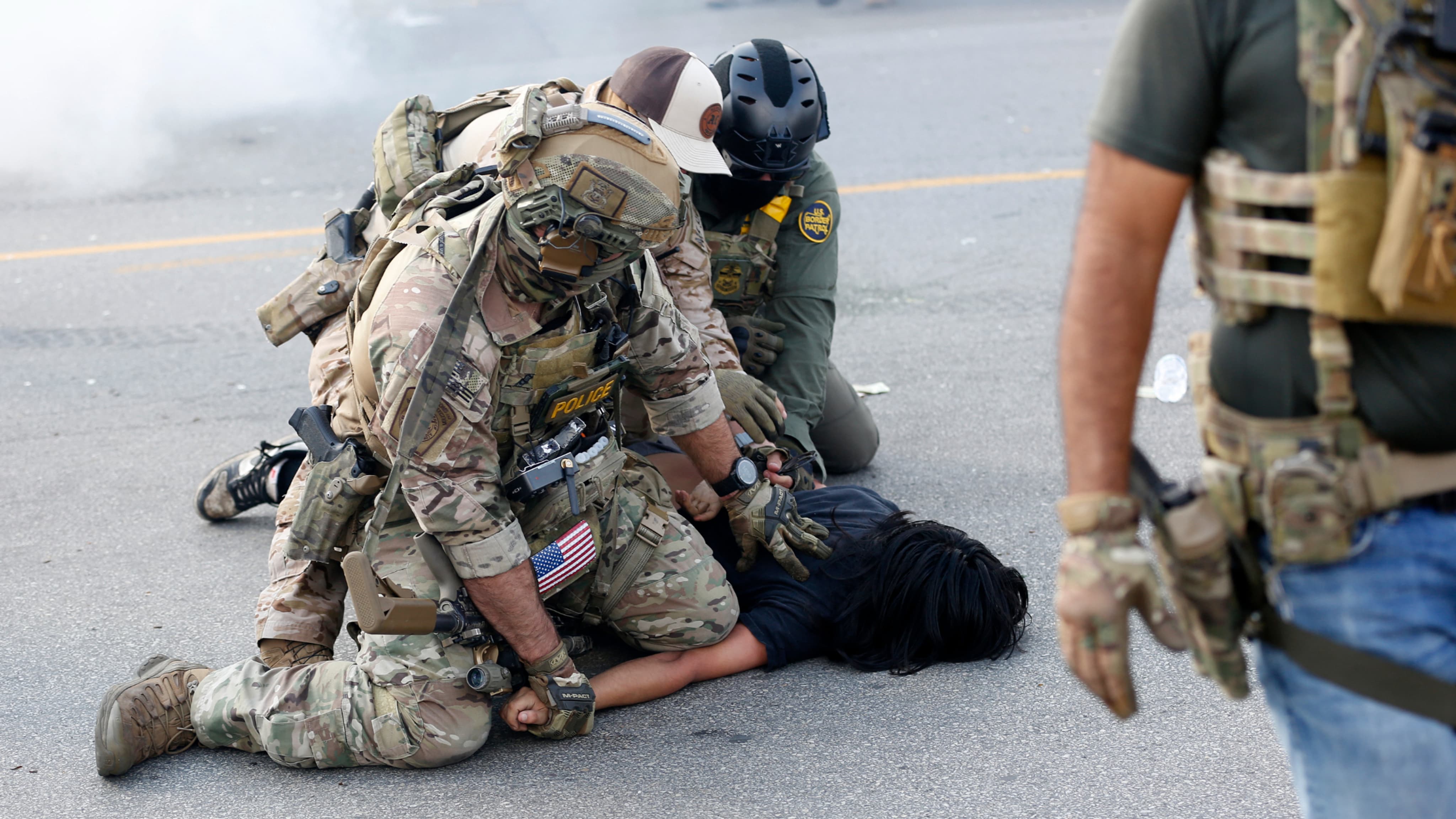Ils génèrent des vidéos d’opérations de l’ICE avec Sora 2, en inondent ...