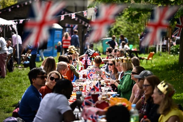 Après le couronnement, les Britanniques se réunissent autour du "Big Lunch"