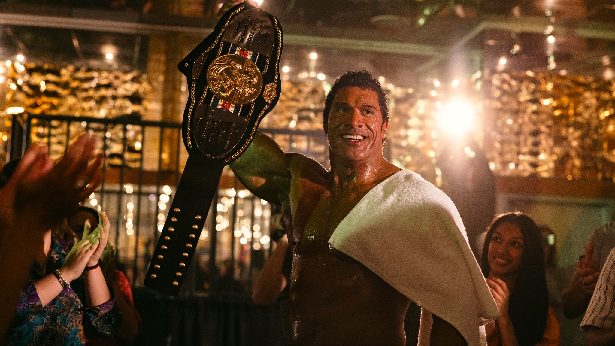 "Smashing Machine": dans la peau de Mark Kerr, Dwayne Johnson incarne ...