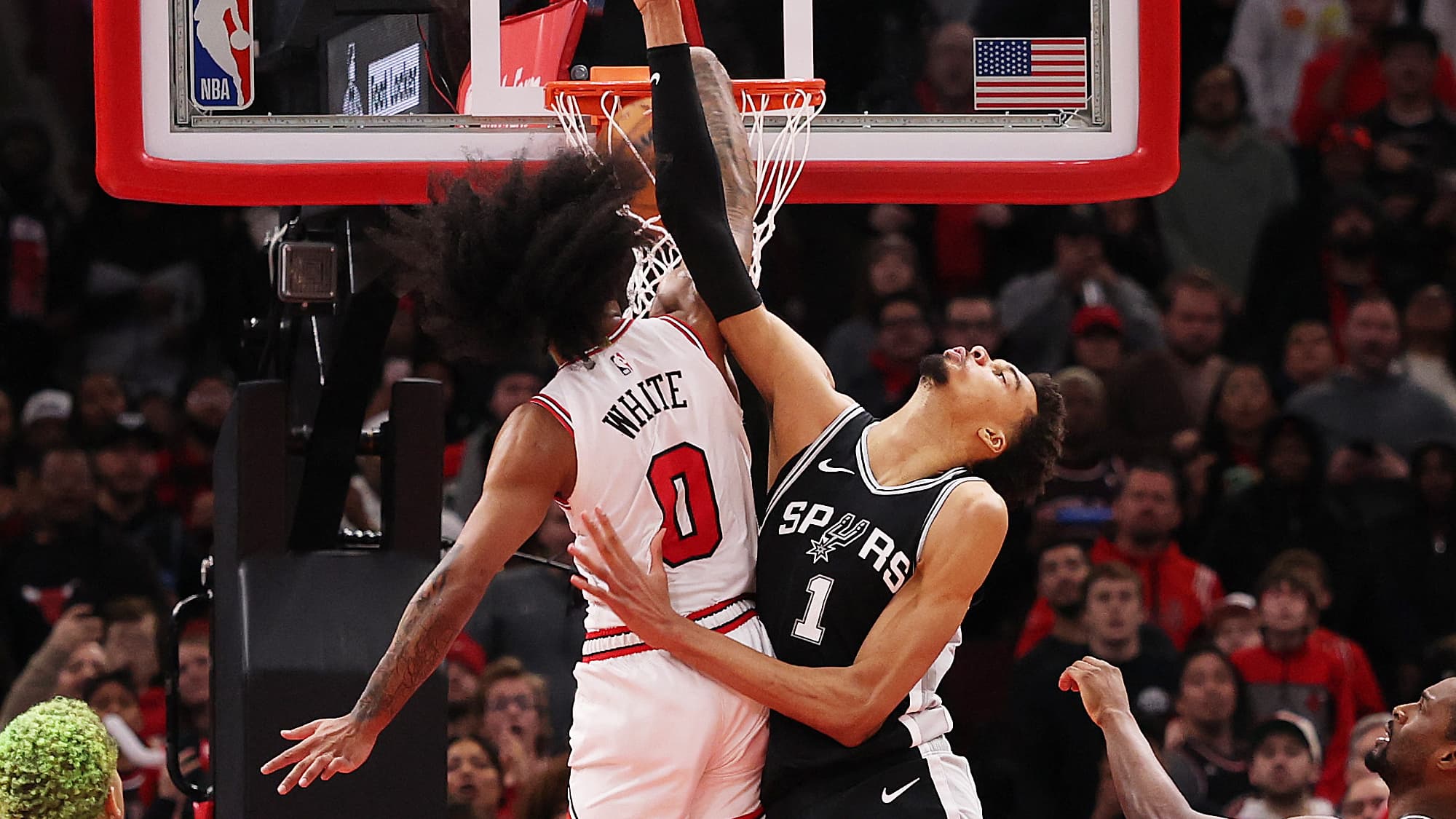 NBA: 30 centimètres de moins mais un "poster" décisif, le dunk ...
