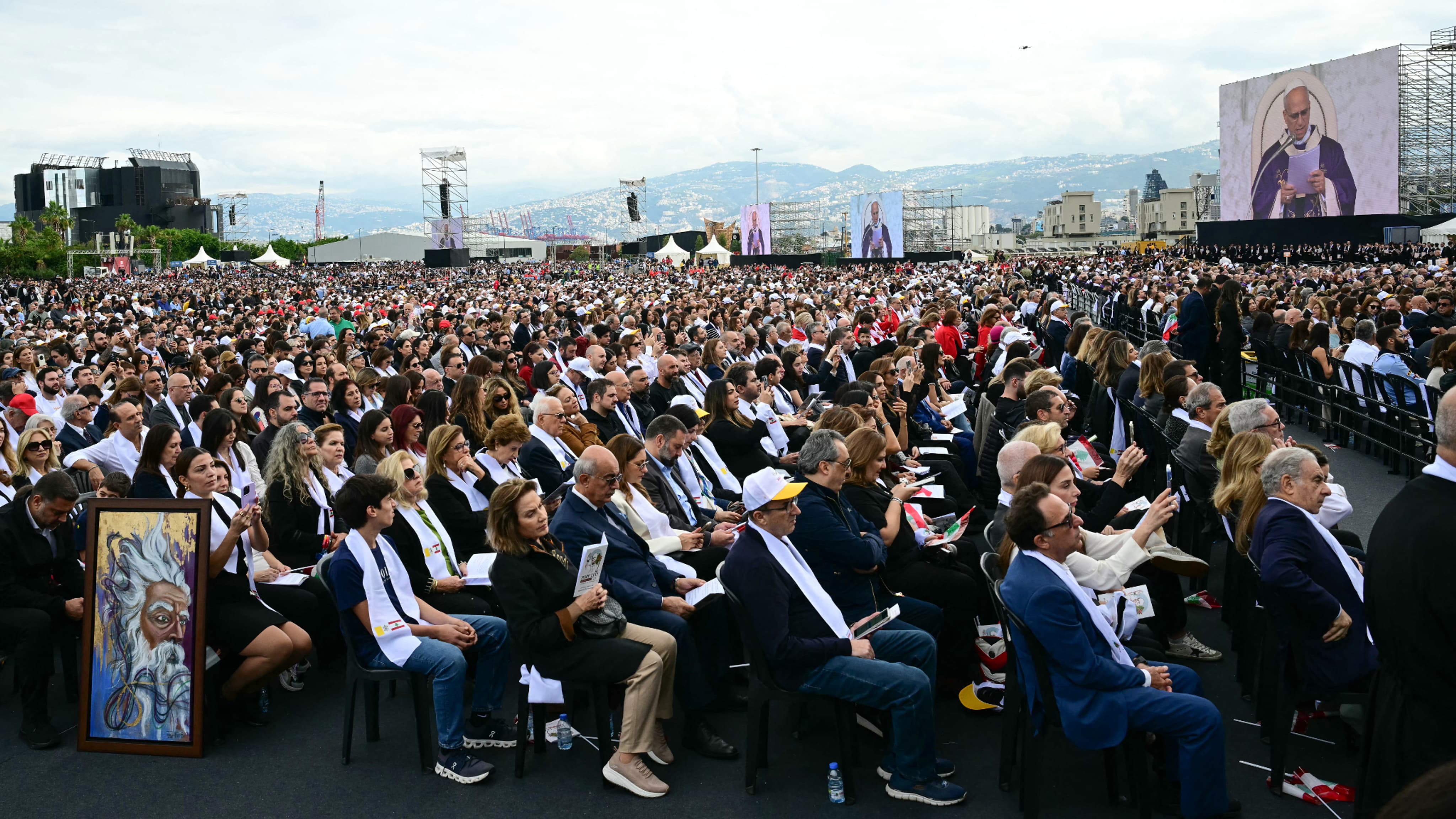 Les images de la messe en plein air du pape à Beyrouth, qui a réuni 150 ...