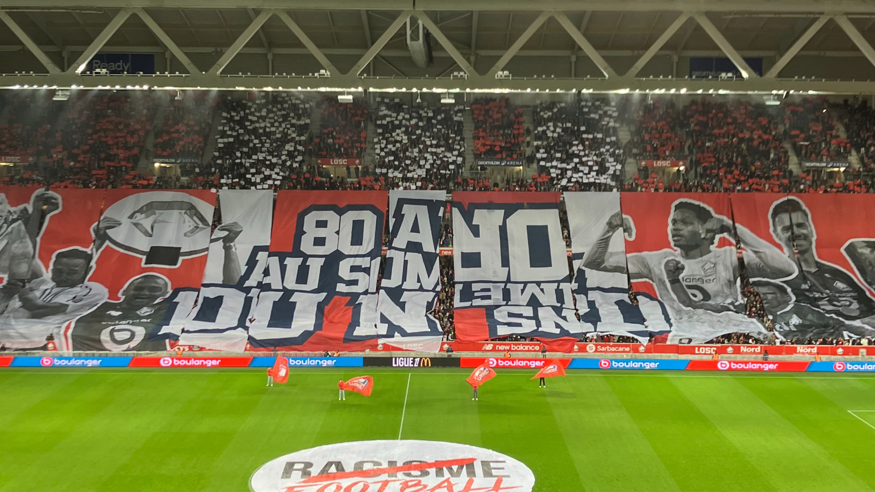 Lille-Lens: un tifo déployé à l'envers avant le derby du Nord