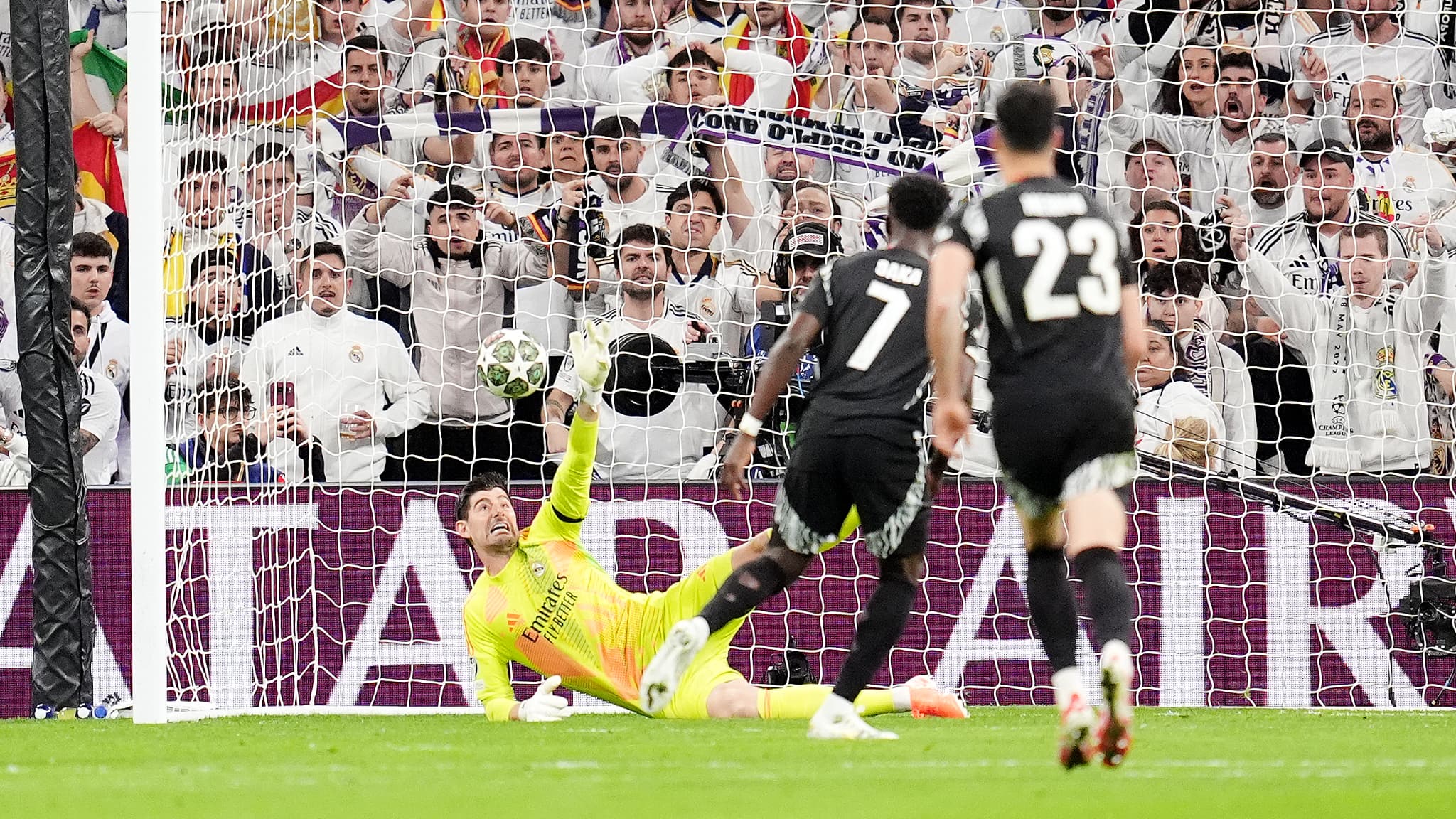 Real Madrid-Arsenal: l'arrêt magnifique de Courtois sur le penalty de ...