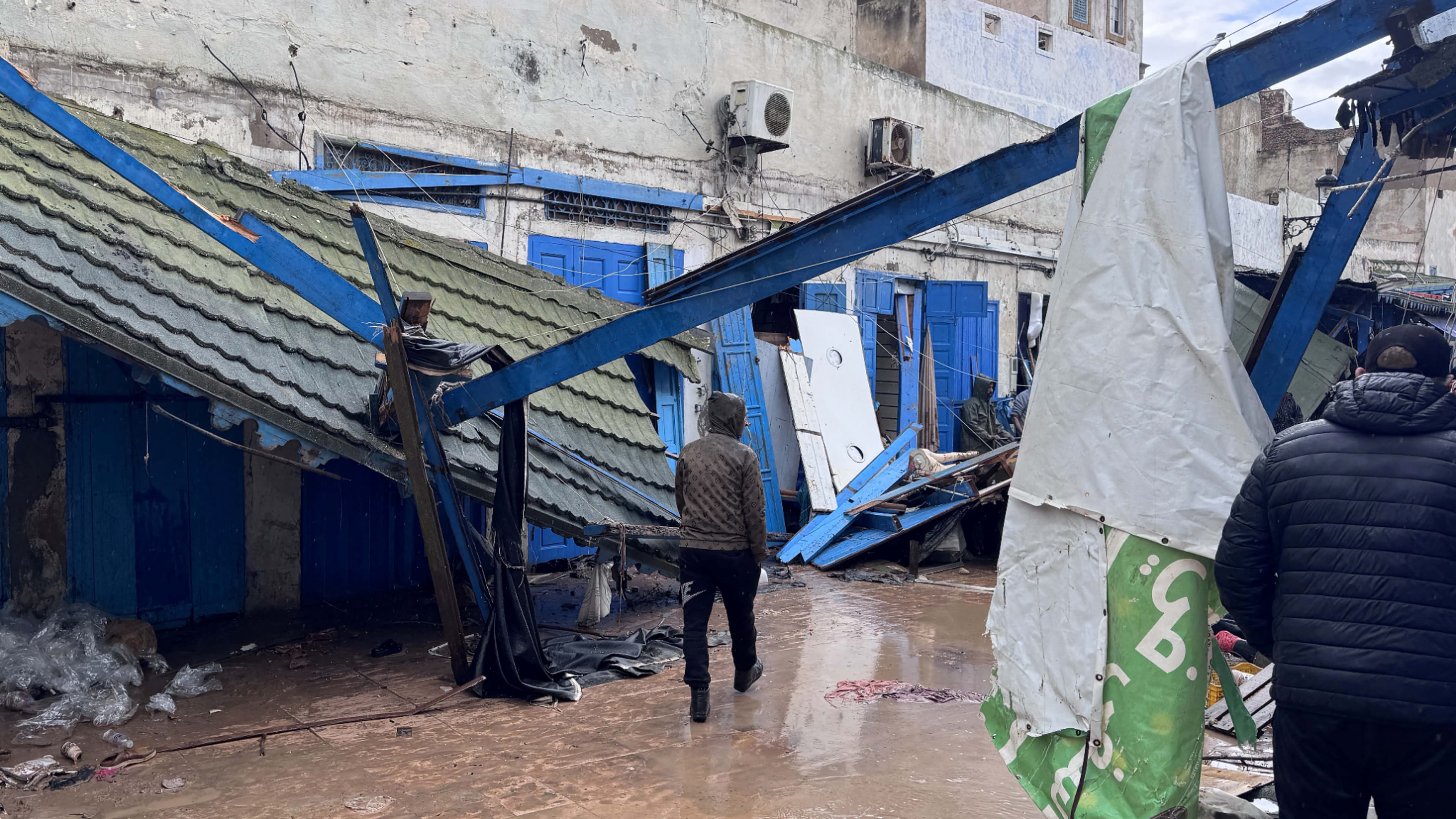 Une "journée noire": au moins 37 morts après des crues soudaines dans ...