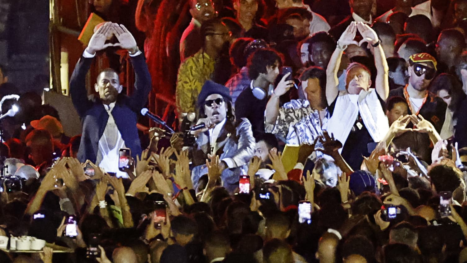 Jay-Z a livré une prestation surprise à Paris en marge du premier ...