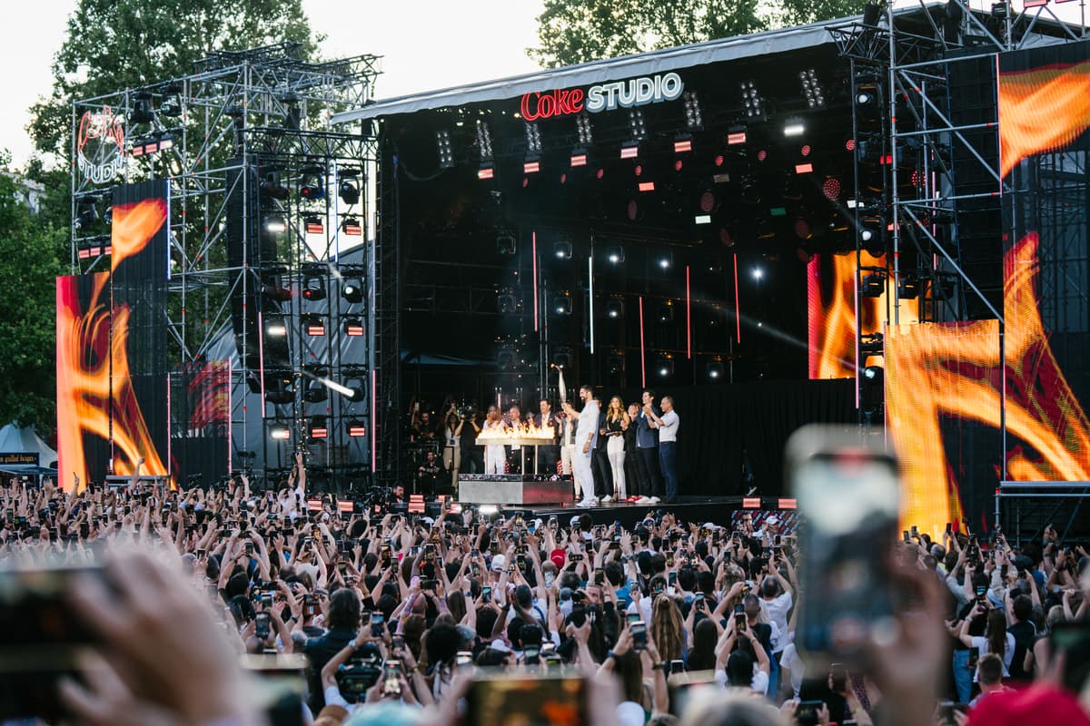 Concerts, food court... L'ambitieuse stratégie marketing de Coca Cola ...