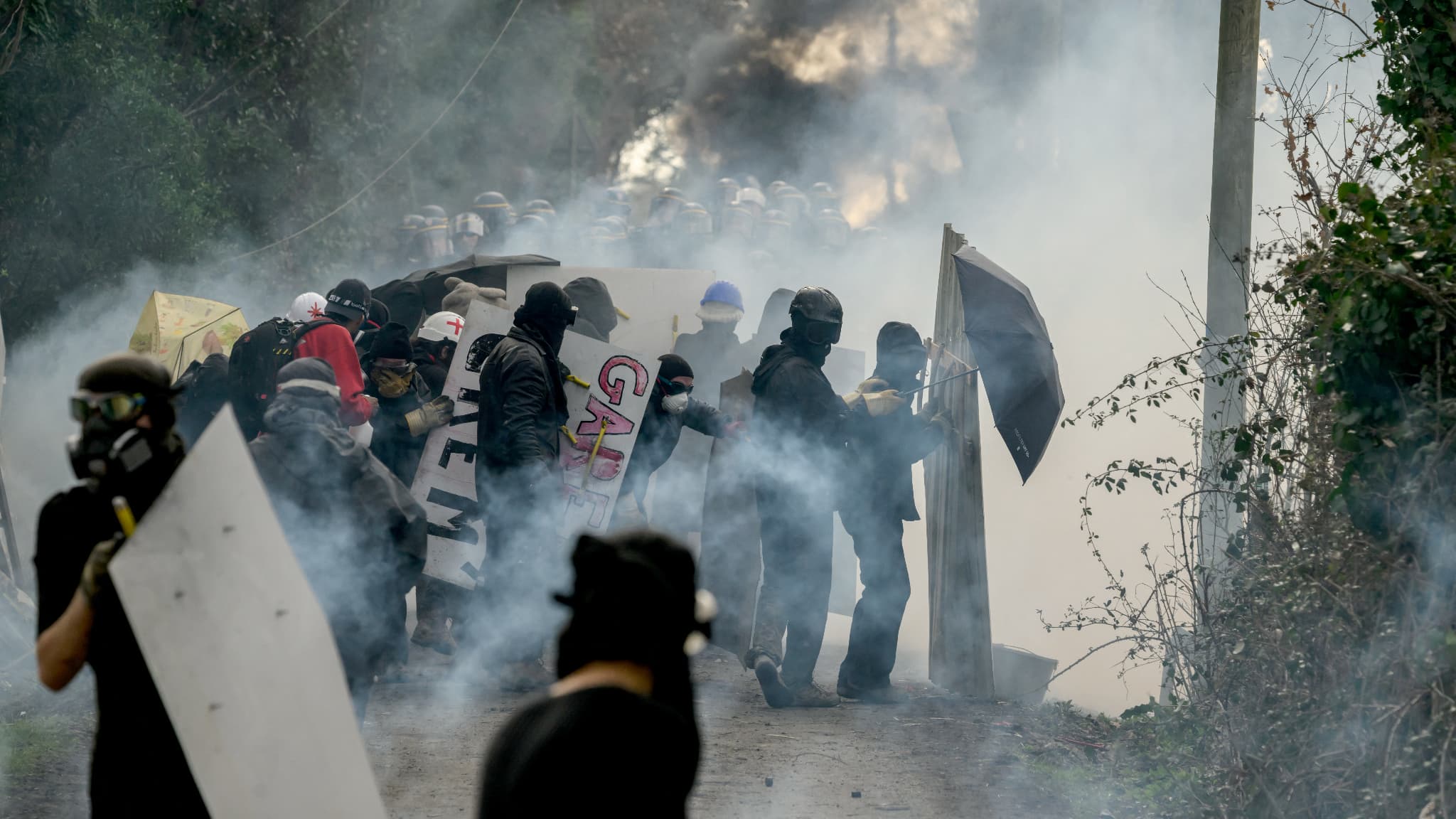 Autoroute A69: un nouveau face-à-face tendu entre opposants et CRS aux ...