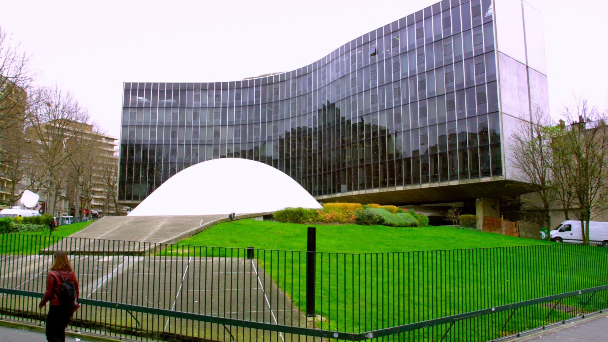 Paris: une "forêt urbaine" sortira de terre fin 2025 sur la place du ...