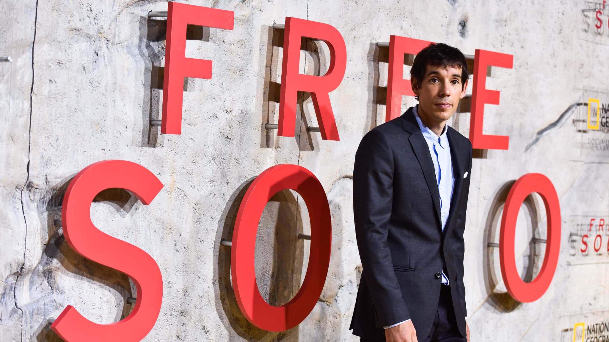 L'ascension d'une tour de 500m sans corde... Le projet Netflix qui fait ...