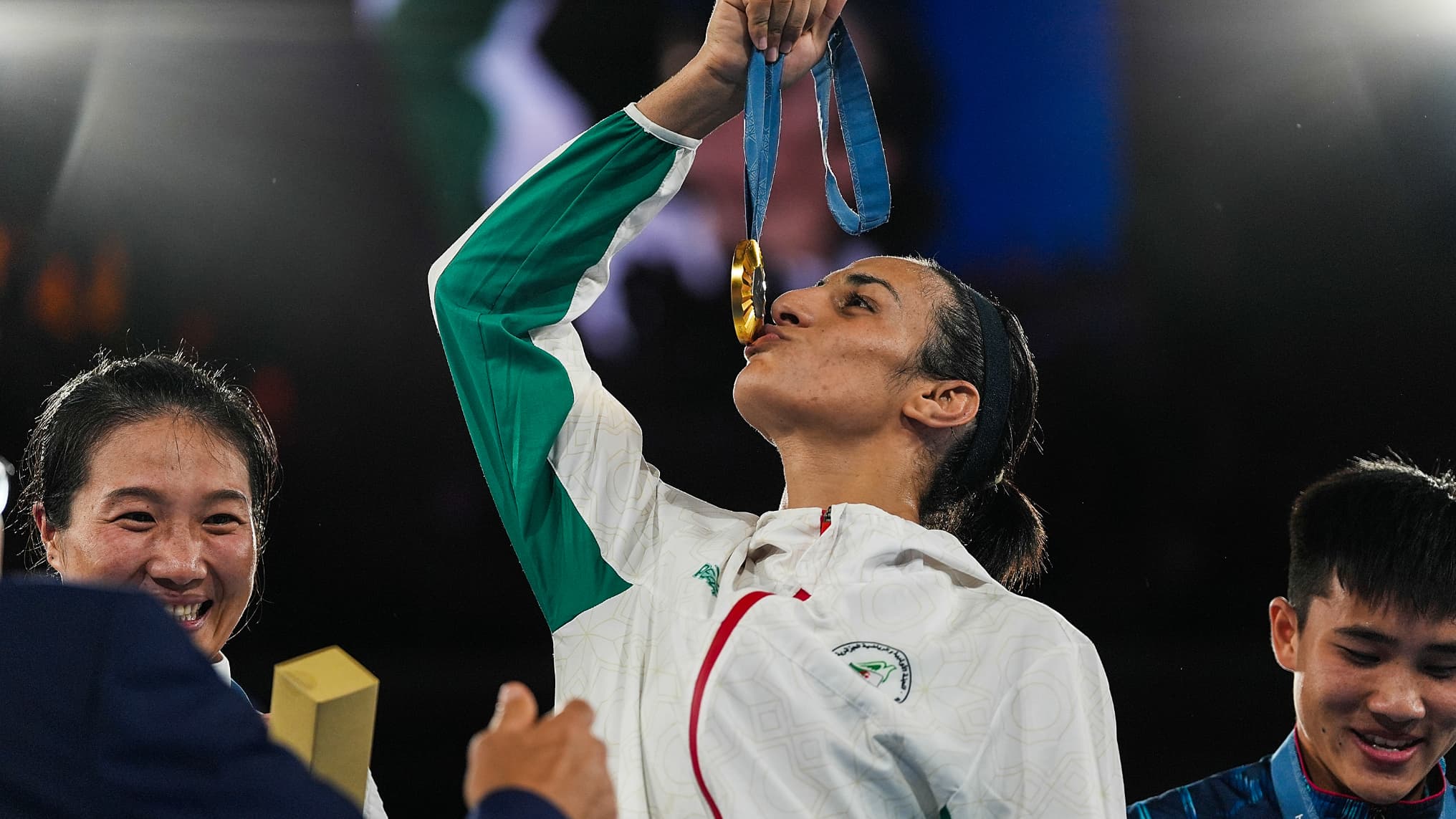 JO 2024: accueil triomphal en Algérie pour les médaillés olympiques dont la boxeuse ...