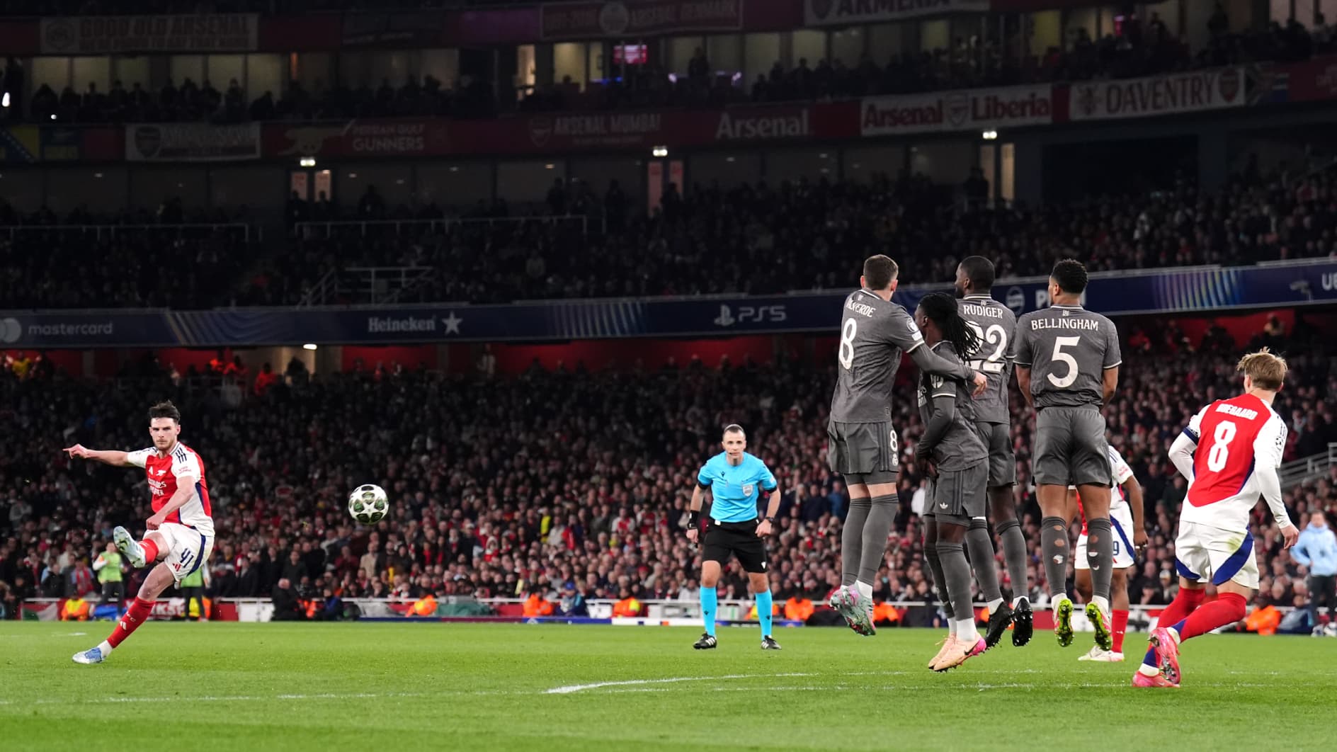 Arsenal-Real Madrid: les deux coups francs exceptionnels de Declan Rice en vidéo