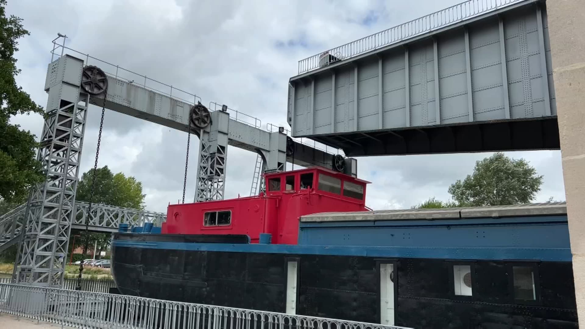 "Un lieu unique en France": l'ascenseur à bateaux d'Arques rouvre ses ...