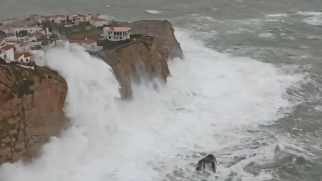 Tempête Gloria: d'immenses vagues s'abattent sur l'est de l'Espagne