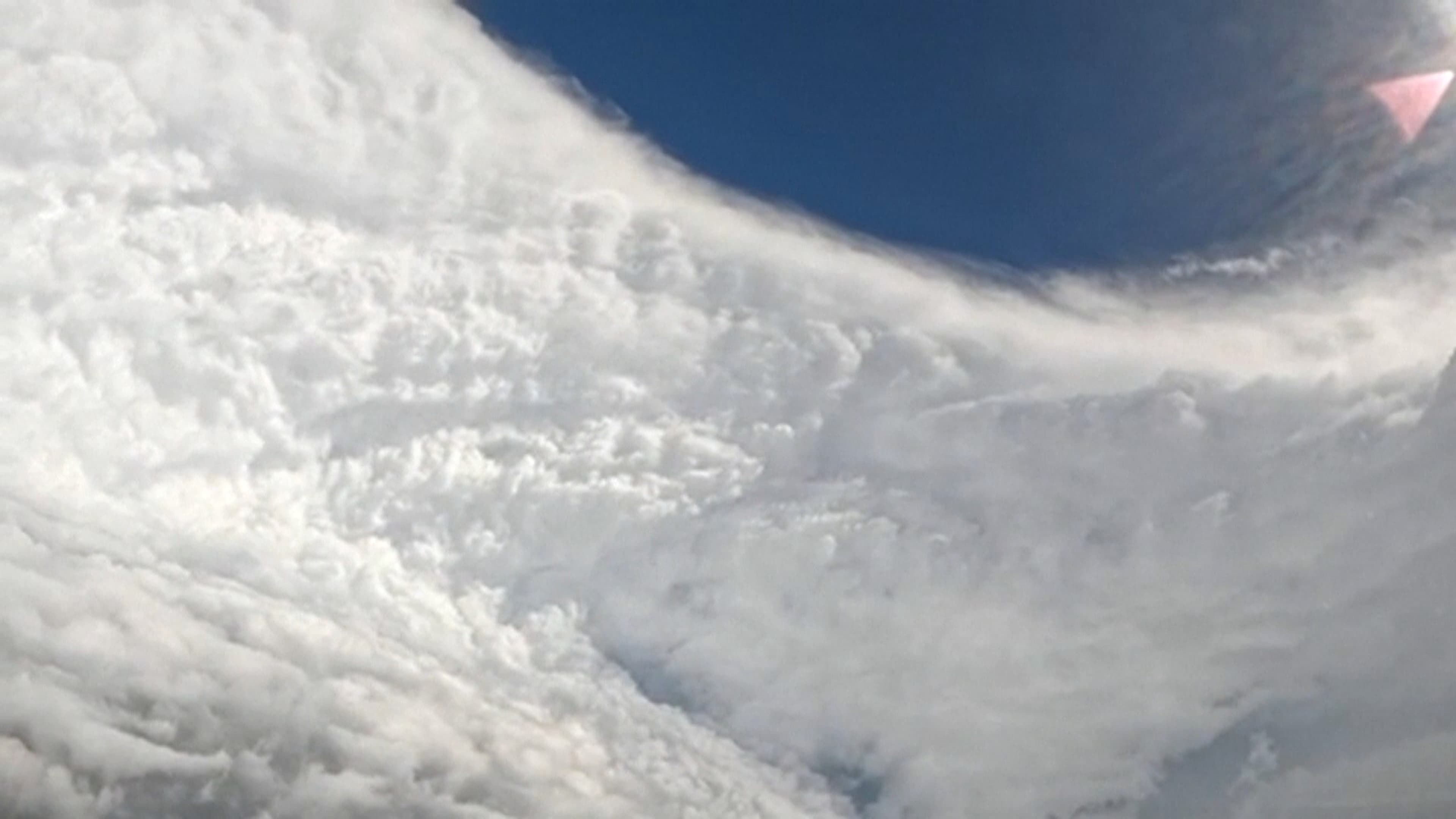 Les images de l'US Air Force au cœur de l'ouragan Melissa qui s'apprête ...