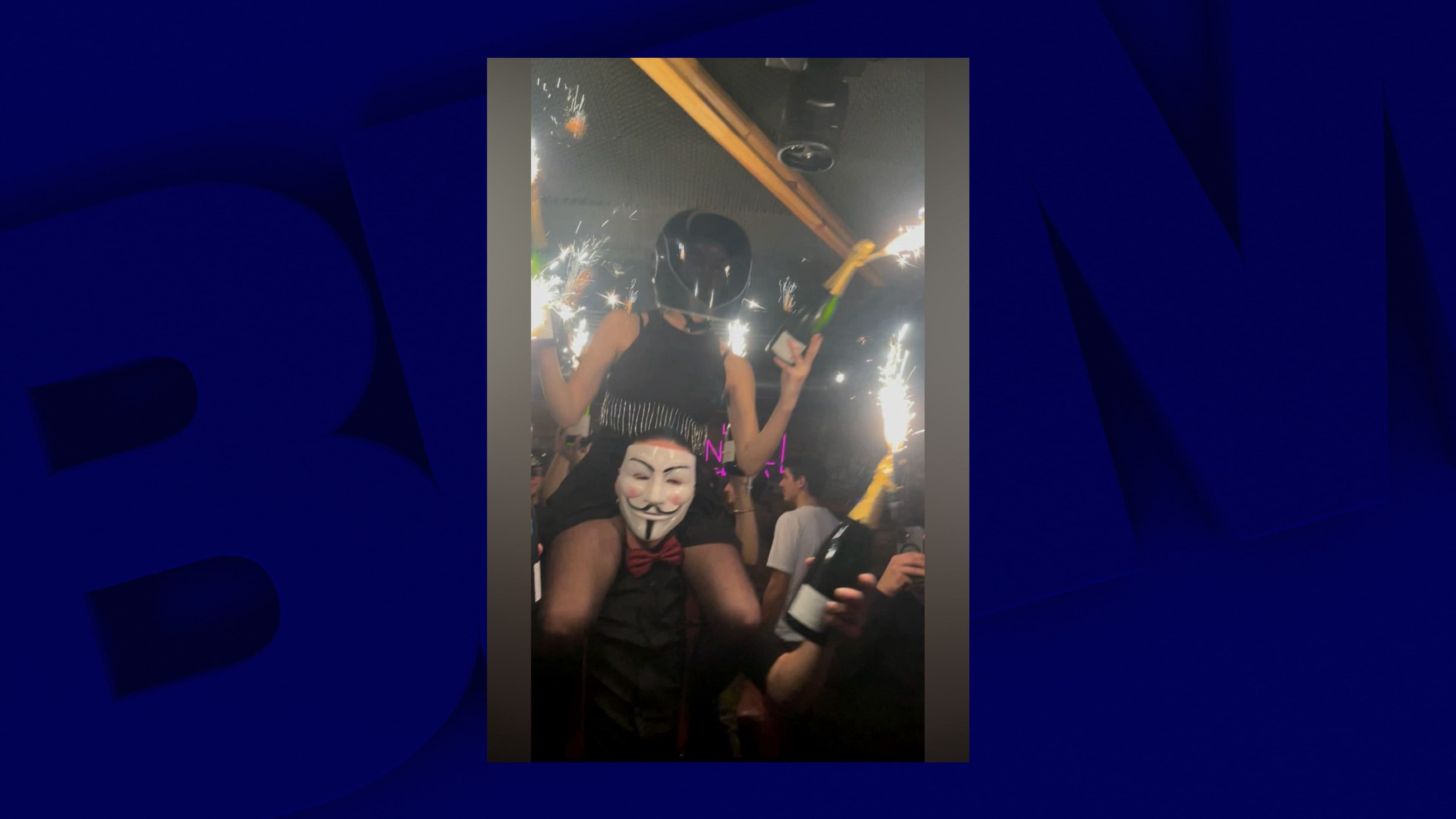 "Tout le monde se bousculait comme pas possible": le récit de la nuit d'horreur dans le bar à ...