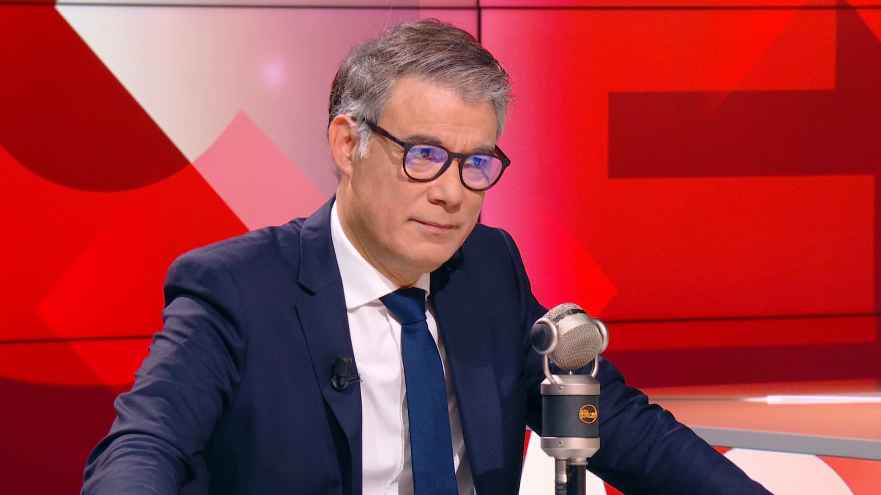 "Plus Jean-Luc Mélenchon crie, moins on l'entend": Olivier Faure juge ...