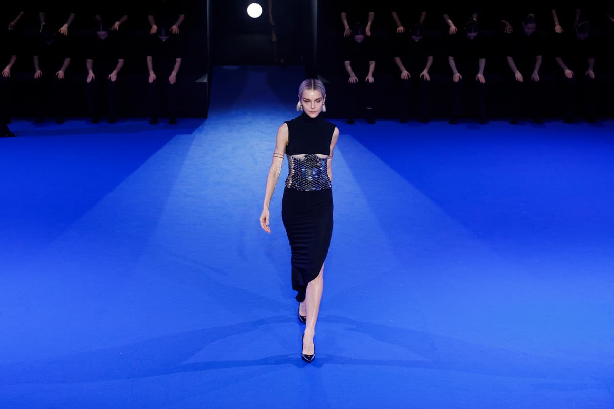La maison de mode Casablanca offre un défilé-spectacle et impose son ...
