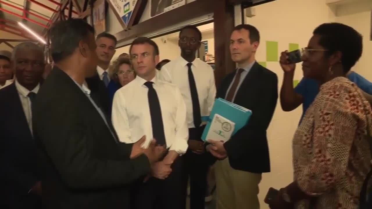 Emmanuel Macron en Guyane: suivez en direct sa visite au marché de Cayenne