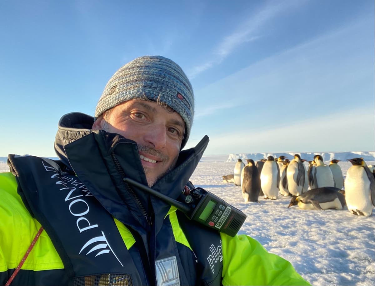 Un fan de Charlotte Gainsbourg voyage depuis l'Antarctique pour la ...