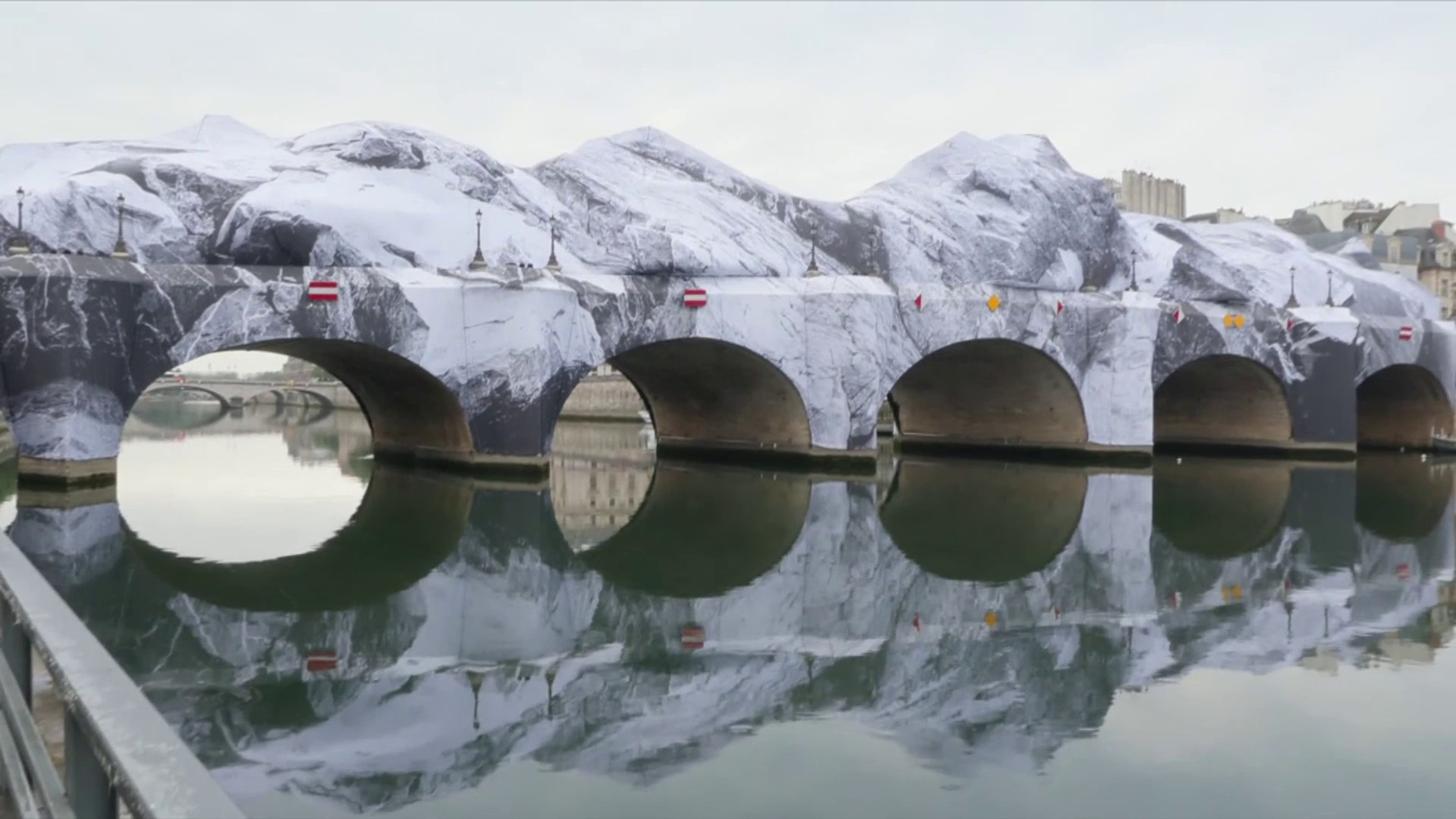 120 mètres de long et 18 mètres de haut: les images du Pont Neuf ...