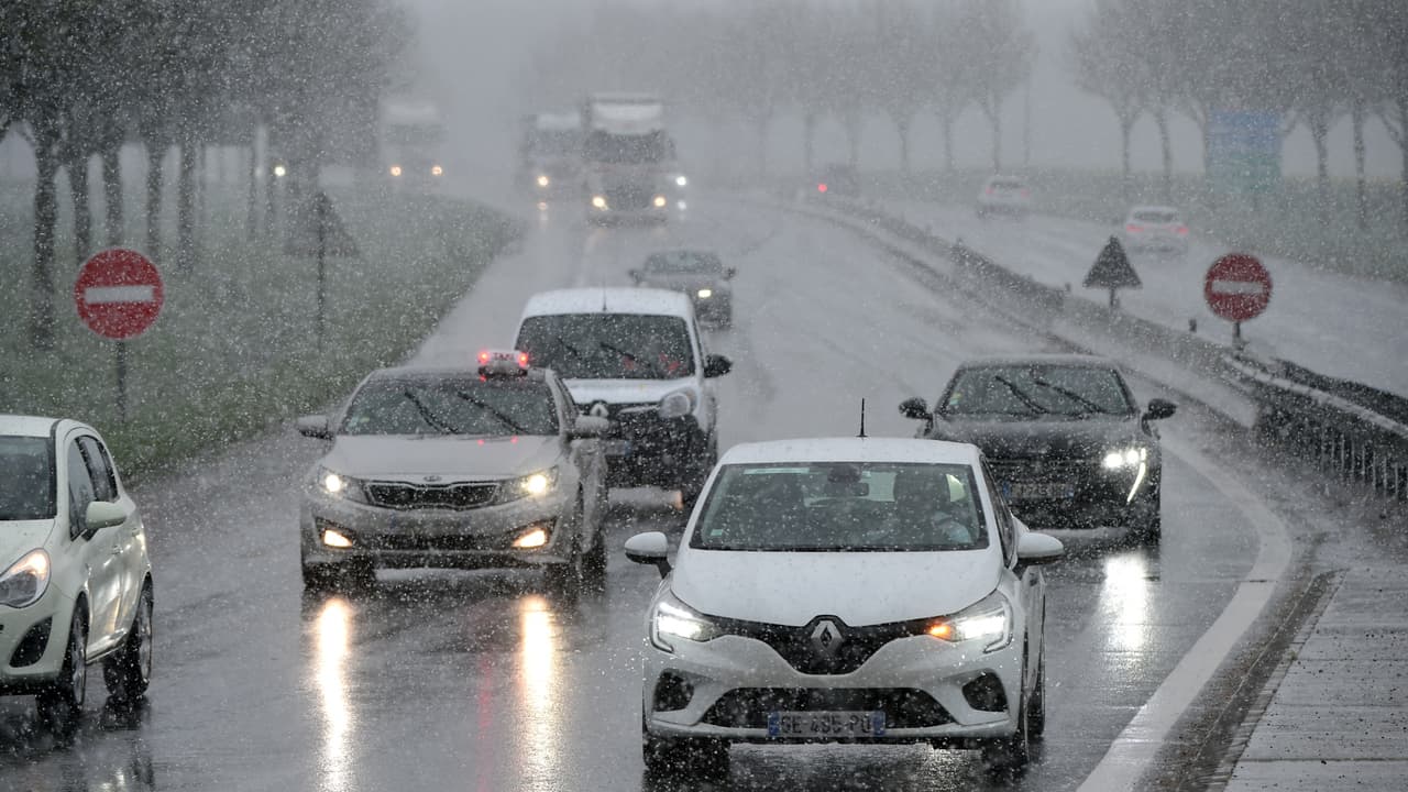 Neige: Météo France place 33 départements en vigilance orange