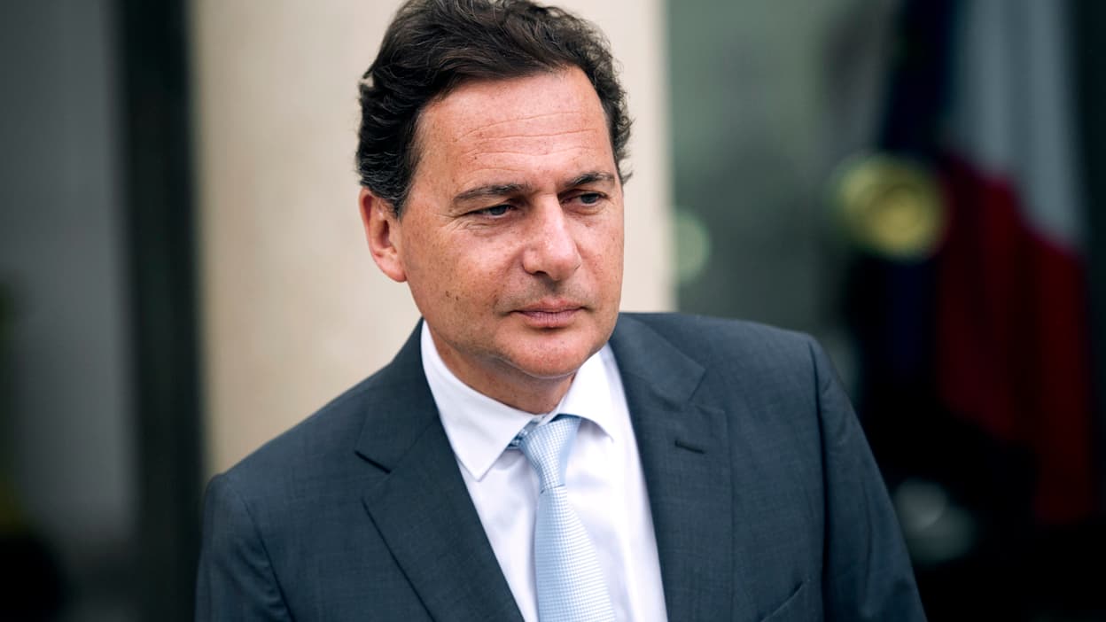 Eric Besson participe à une réunion avec Nicolas Sarkozy