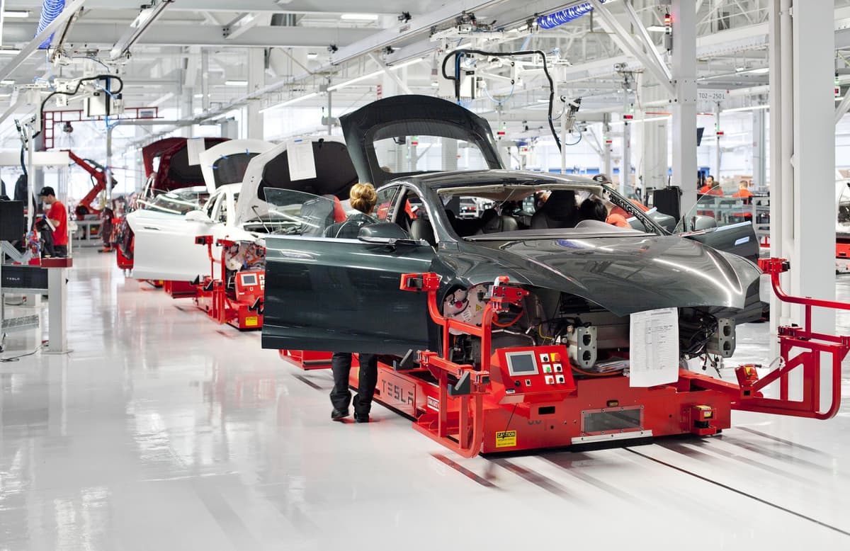 Voici l'impressionnante usine où Tesla fabrique ses voitures