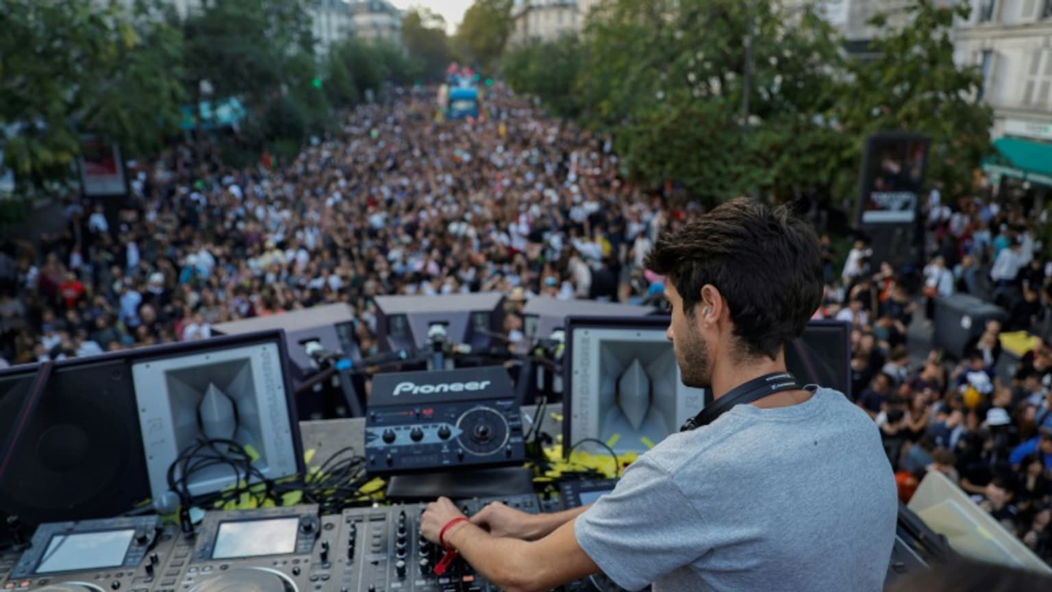 Avec "DJ Mix avec Spatial Audio", Apple immortalise le clubbing et ...