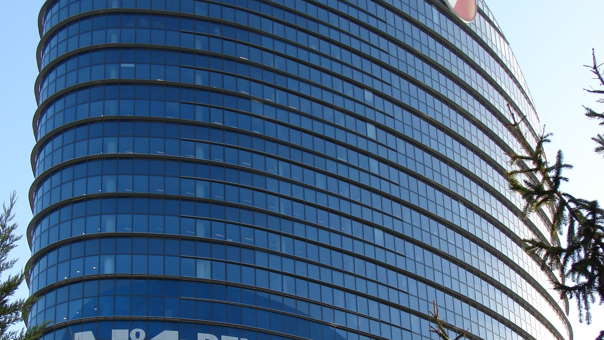 AccorHotels rachète la tour Sequana, où il a son siège social, pour 363 ...