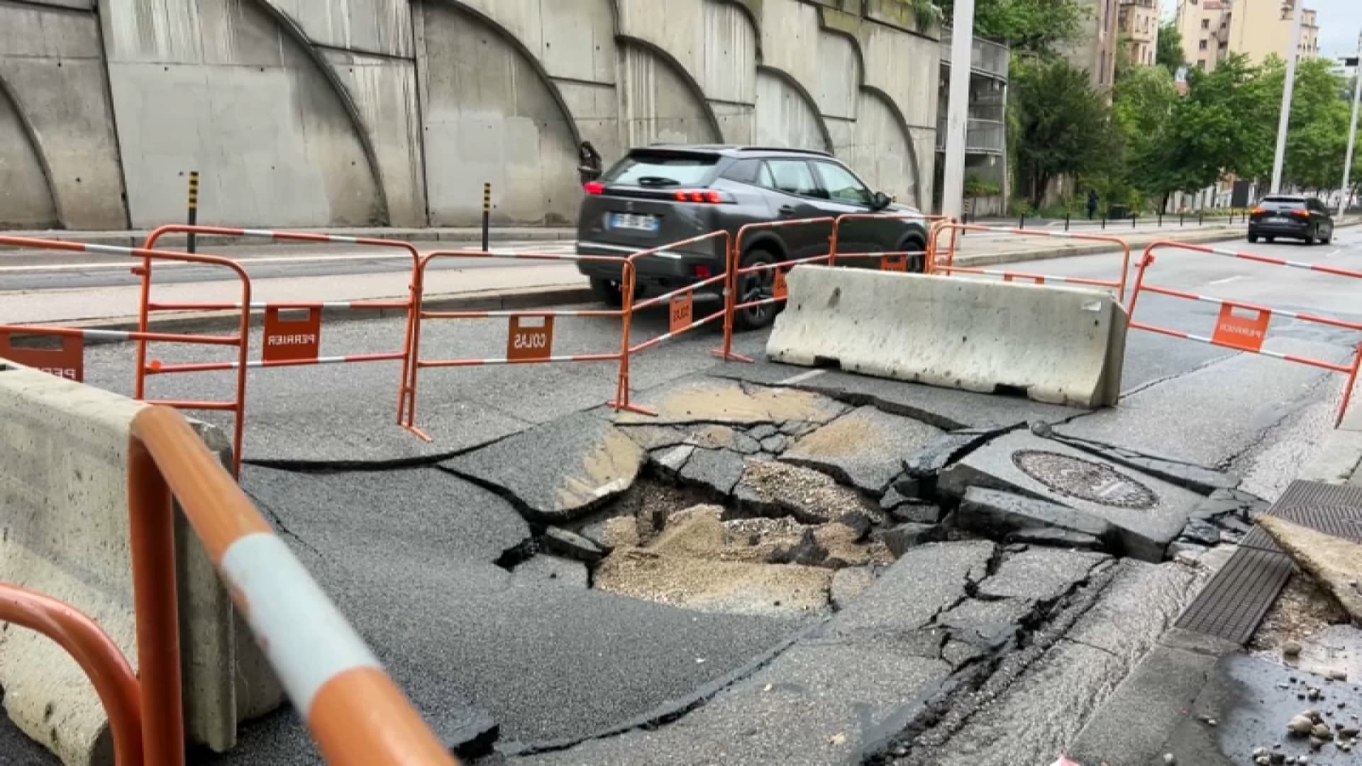 Lyon : la montée de la Boucle fermée après l'effondrement de la ...