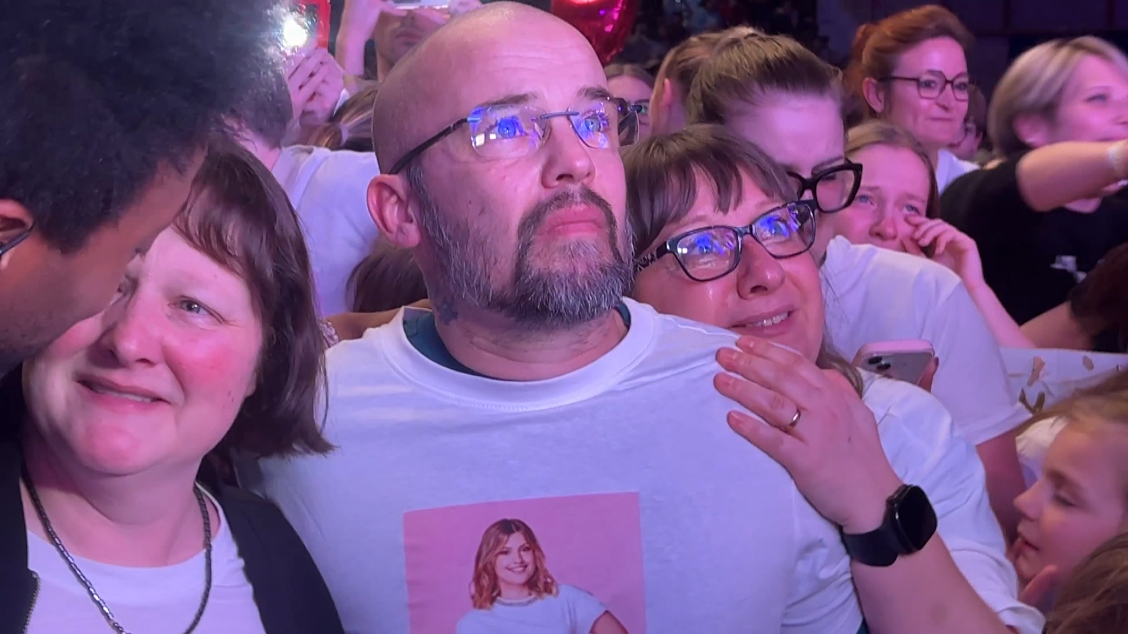 "Elle le méritait": 2.300 fans de Marine réunis à Arras saluent sa ...