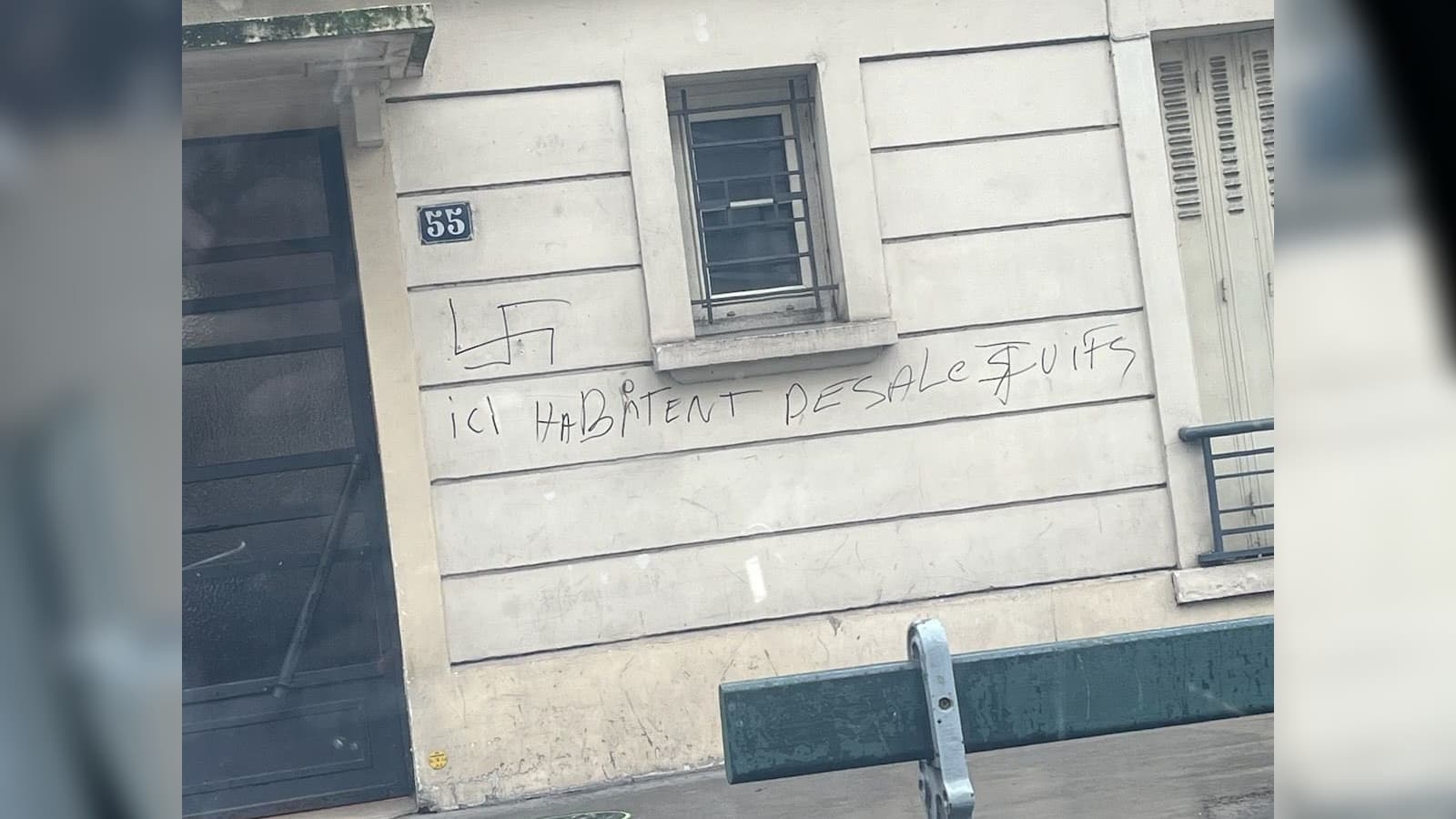 Paris Une Croix Gammée Et Un Tag Antisémite Découverts Sur Un Mur Dans