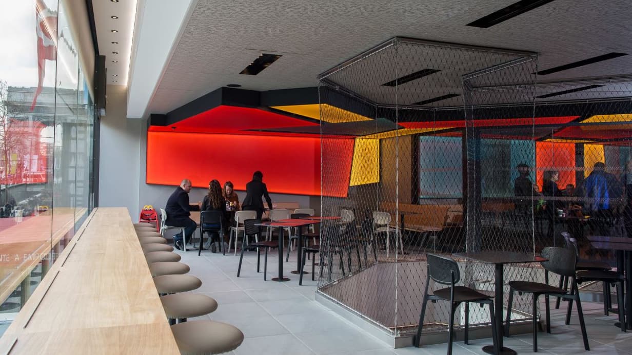 A Paris, le McDo le plus fréquenté du monde rouvre ses portes