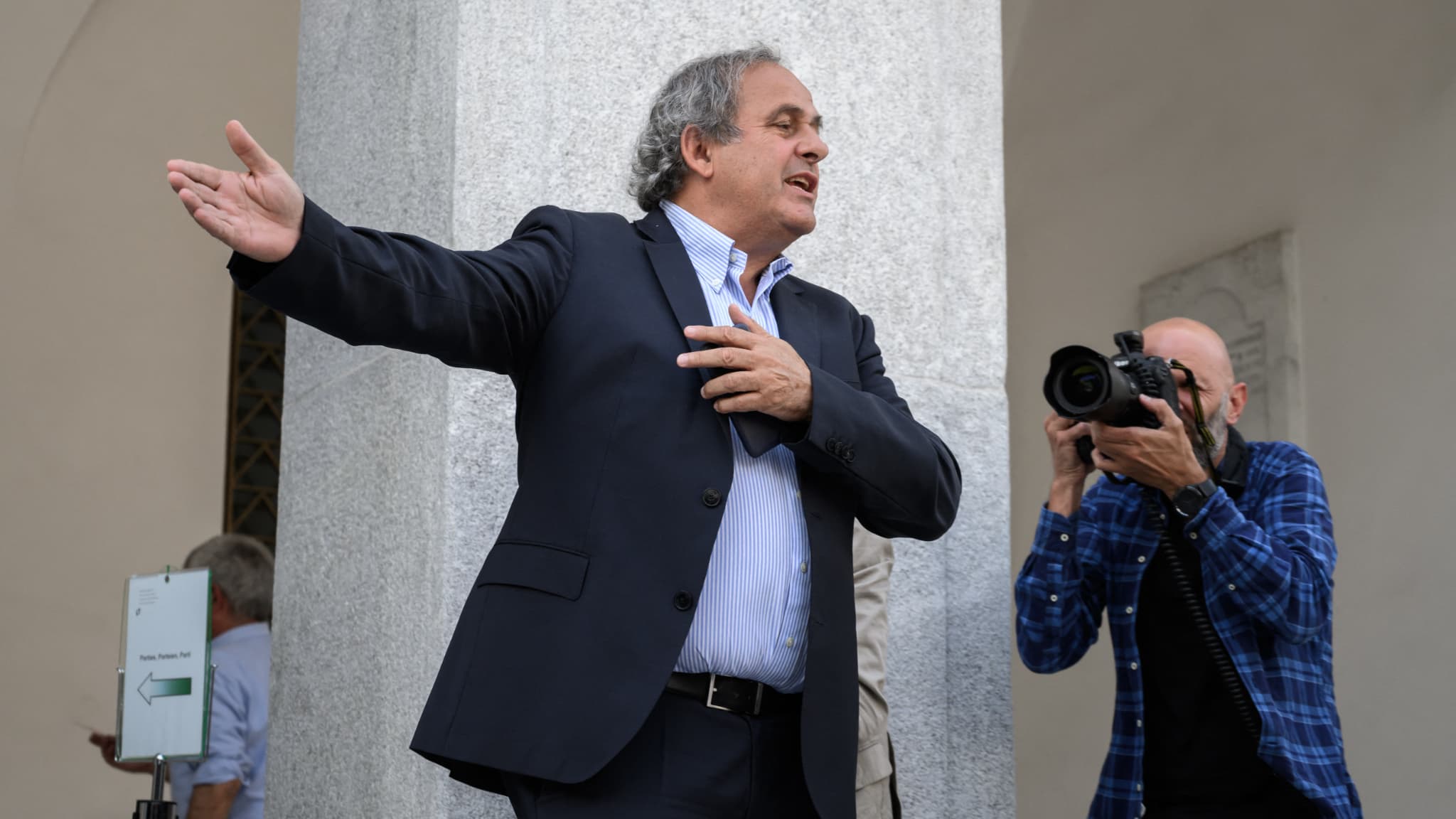 "La FFF devait les en empêcher", Platini "choqué" par les prises de ...