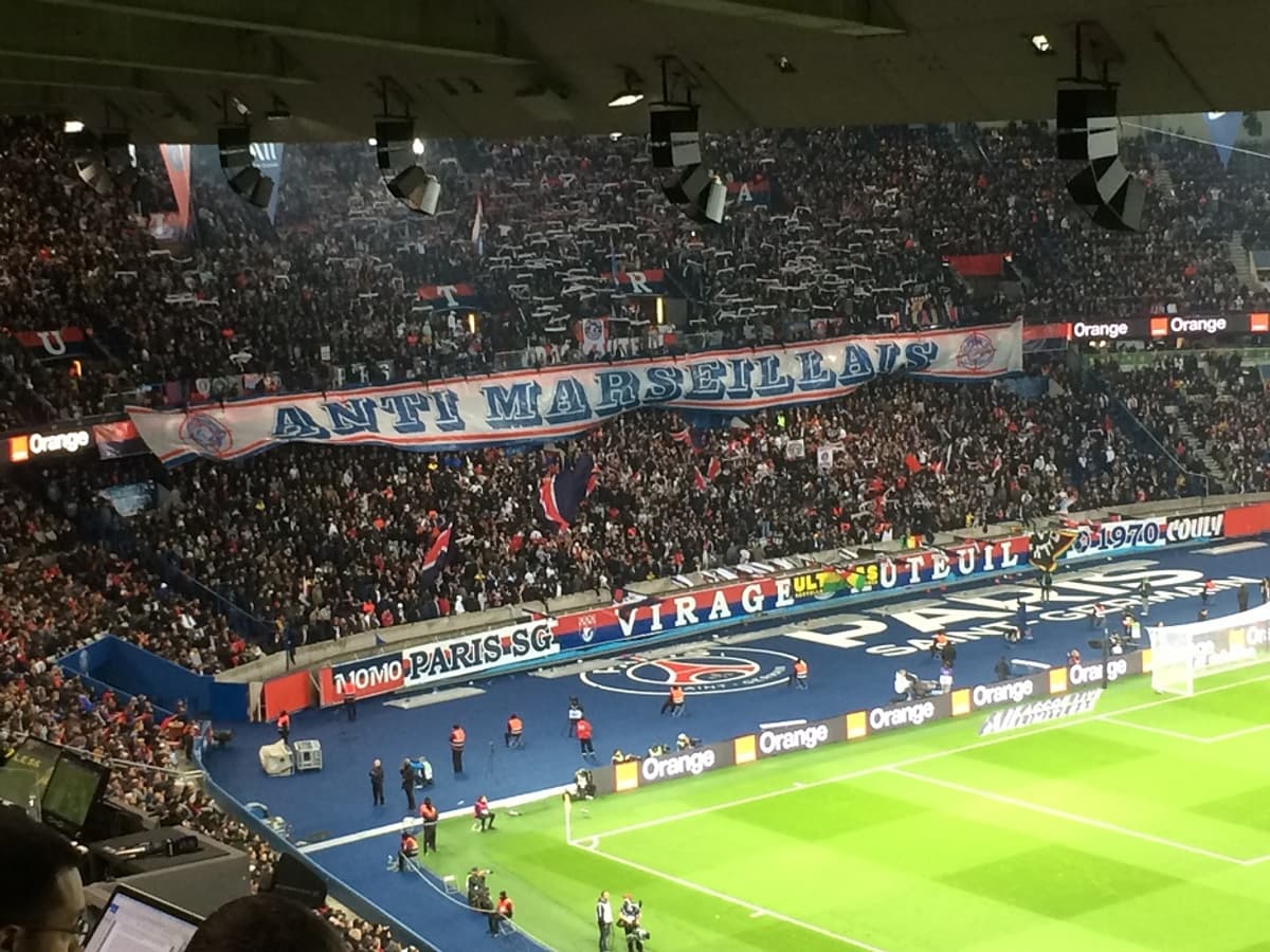 PSG-OM: des banderoles contre les Marseillais dans les tribunes