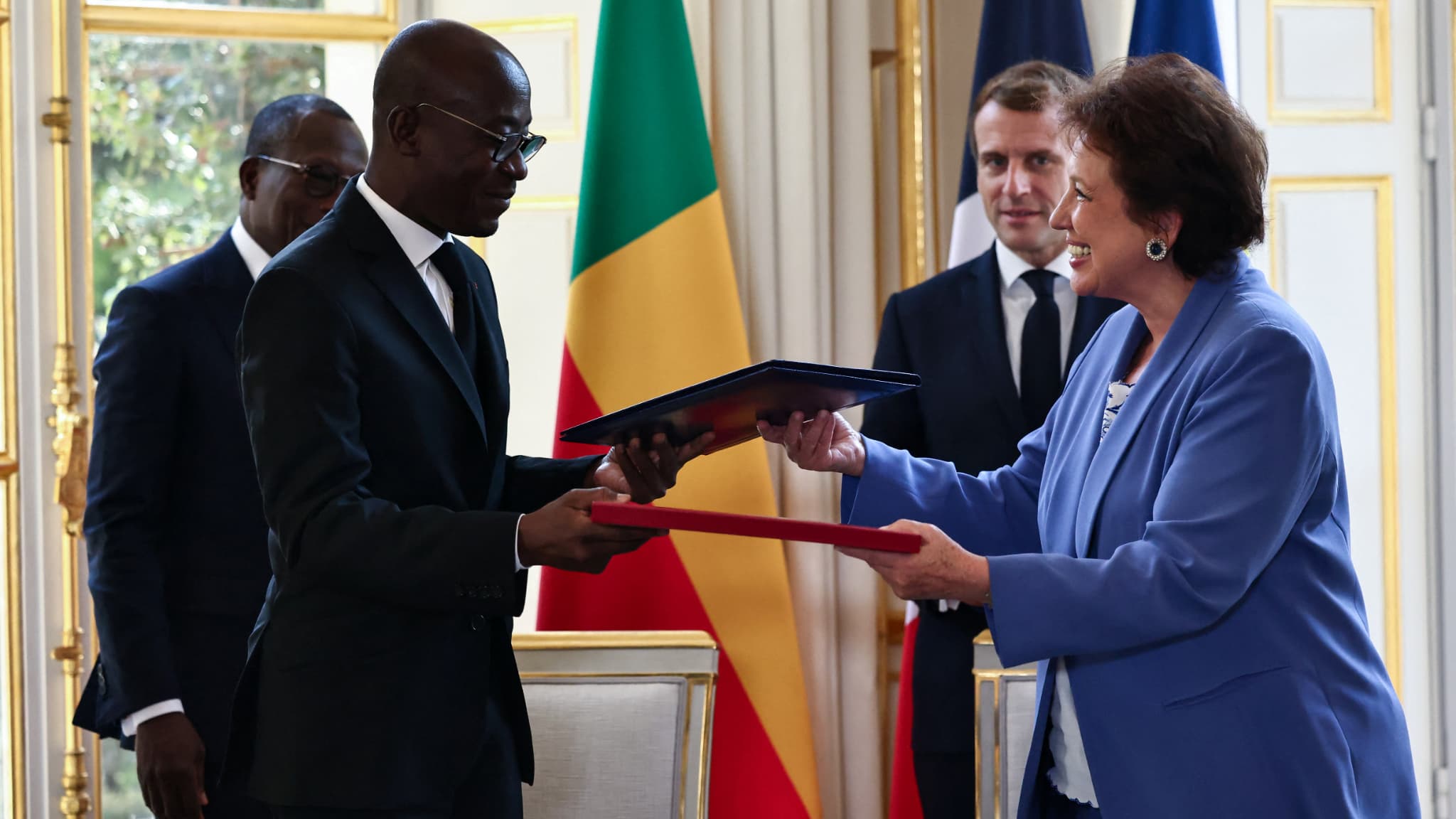 La France signe l'acte de transfert de 26 œuvres vers le Bénin