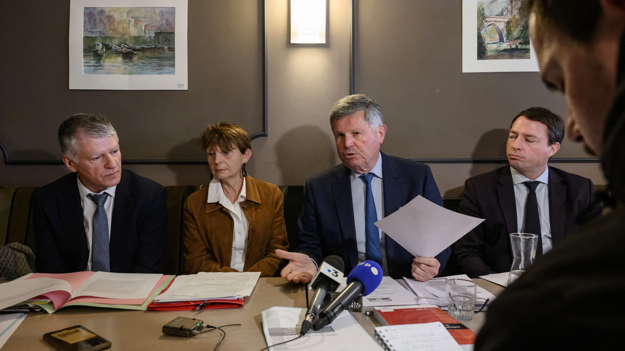 "Une situation ubuesque": des élus veulent "reprendre la main" et ...
