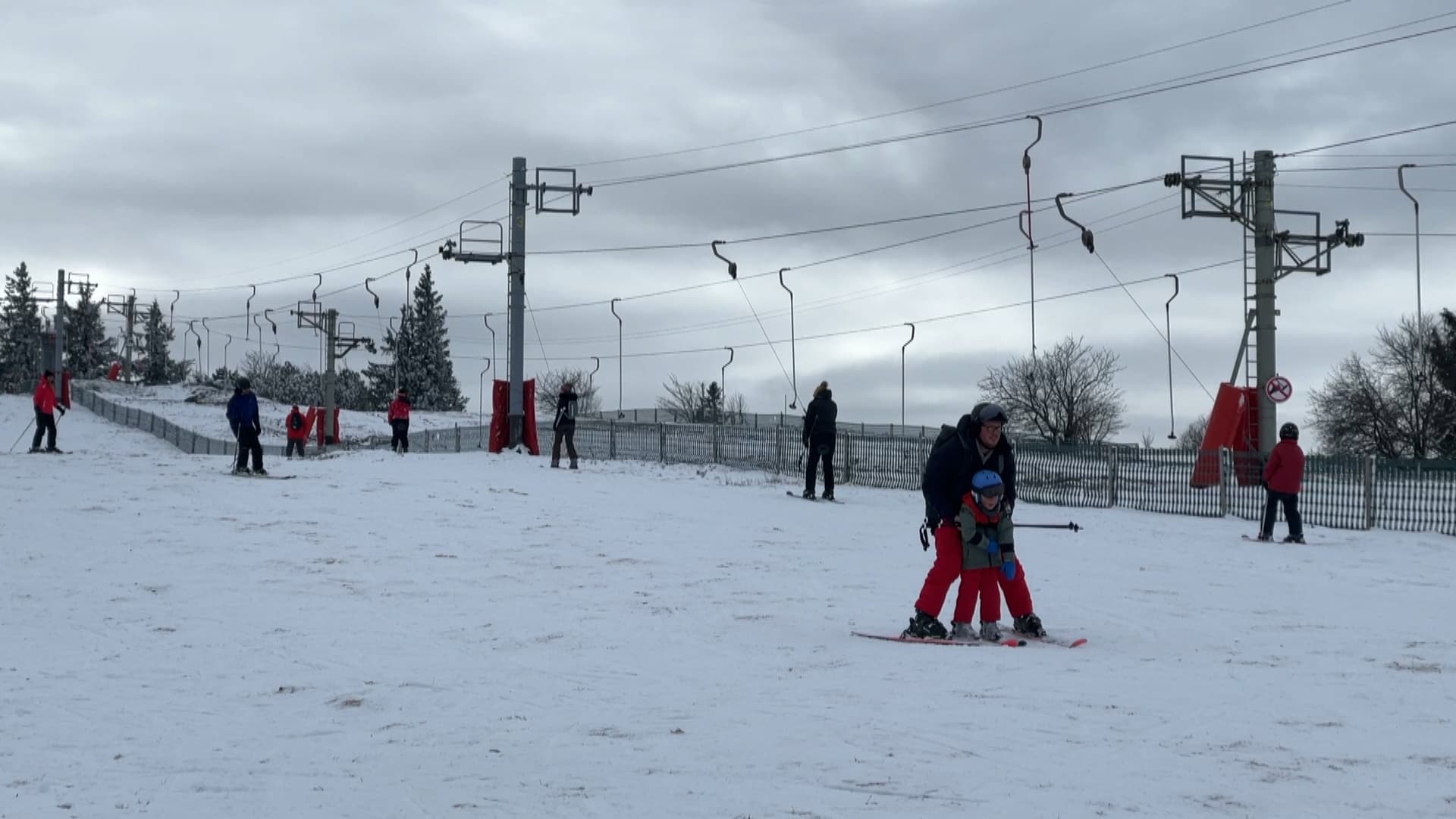 Bas-Rhin: la station de ski du Champ du Feu fait le plein de vacanciers