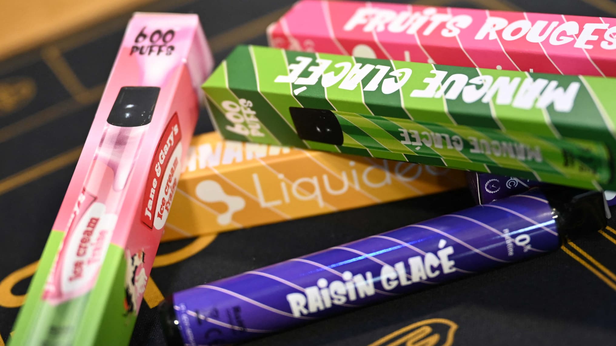 INFO RMC. Interdiction des puffs: la Commission européenne donne son ...