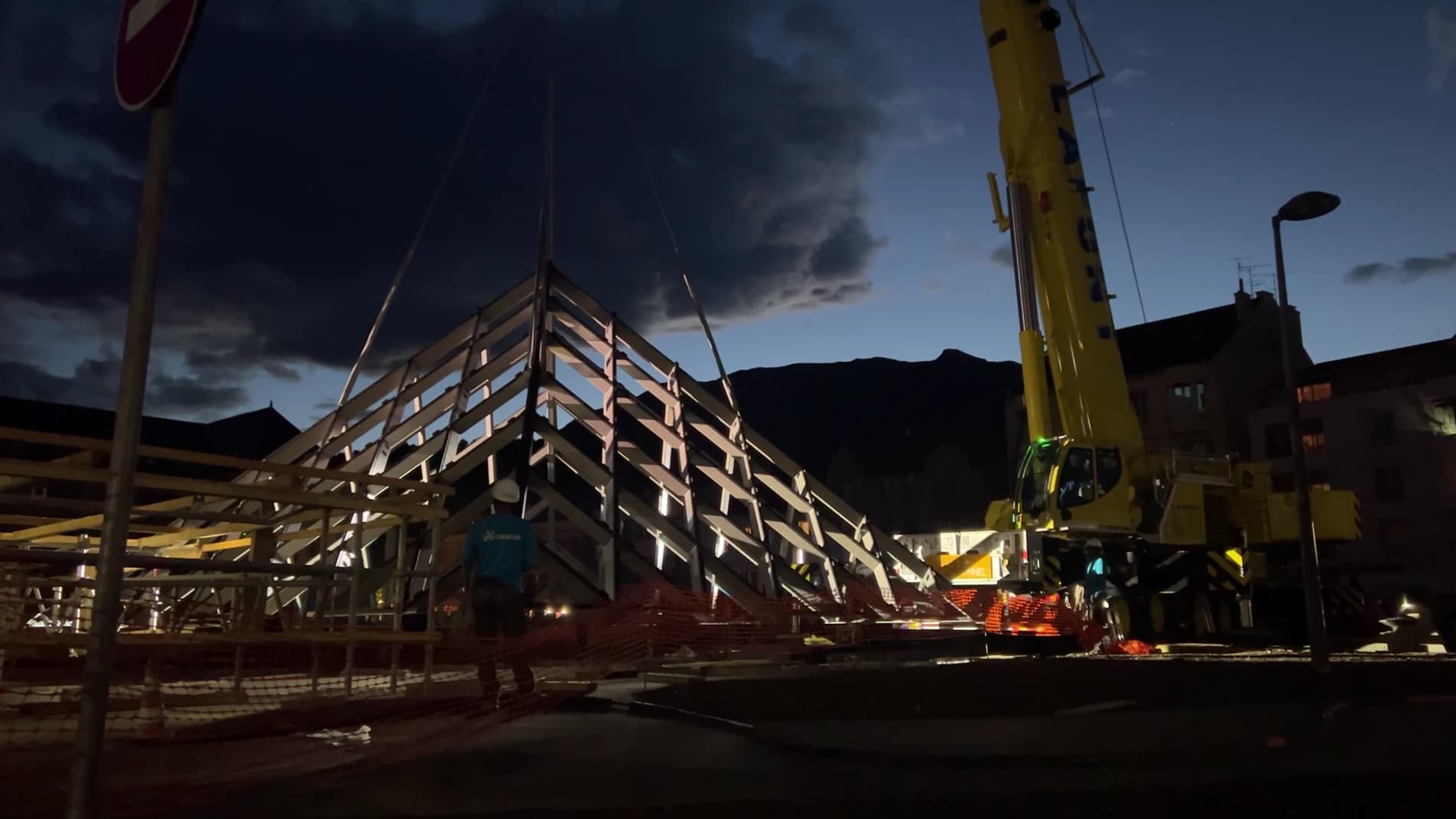 Gap: la pyramide de verre de l'esplanade Desmichels installée